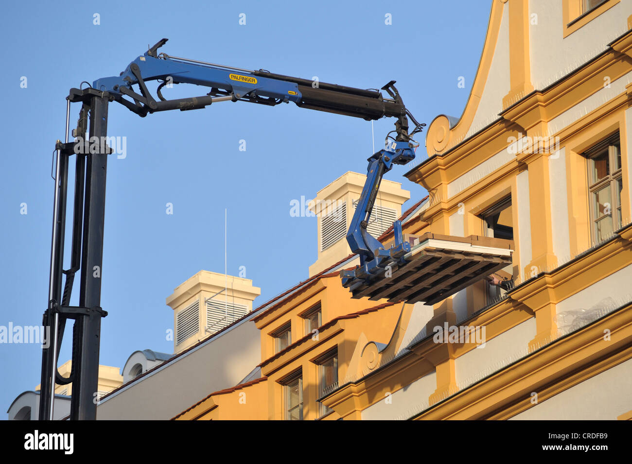 House being lifted up hi-res stock photography and images - Alamy