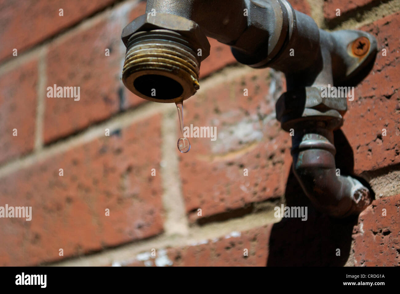 Outside tap hi-res stock photography and images - Alamy