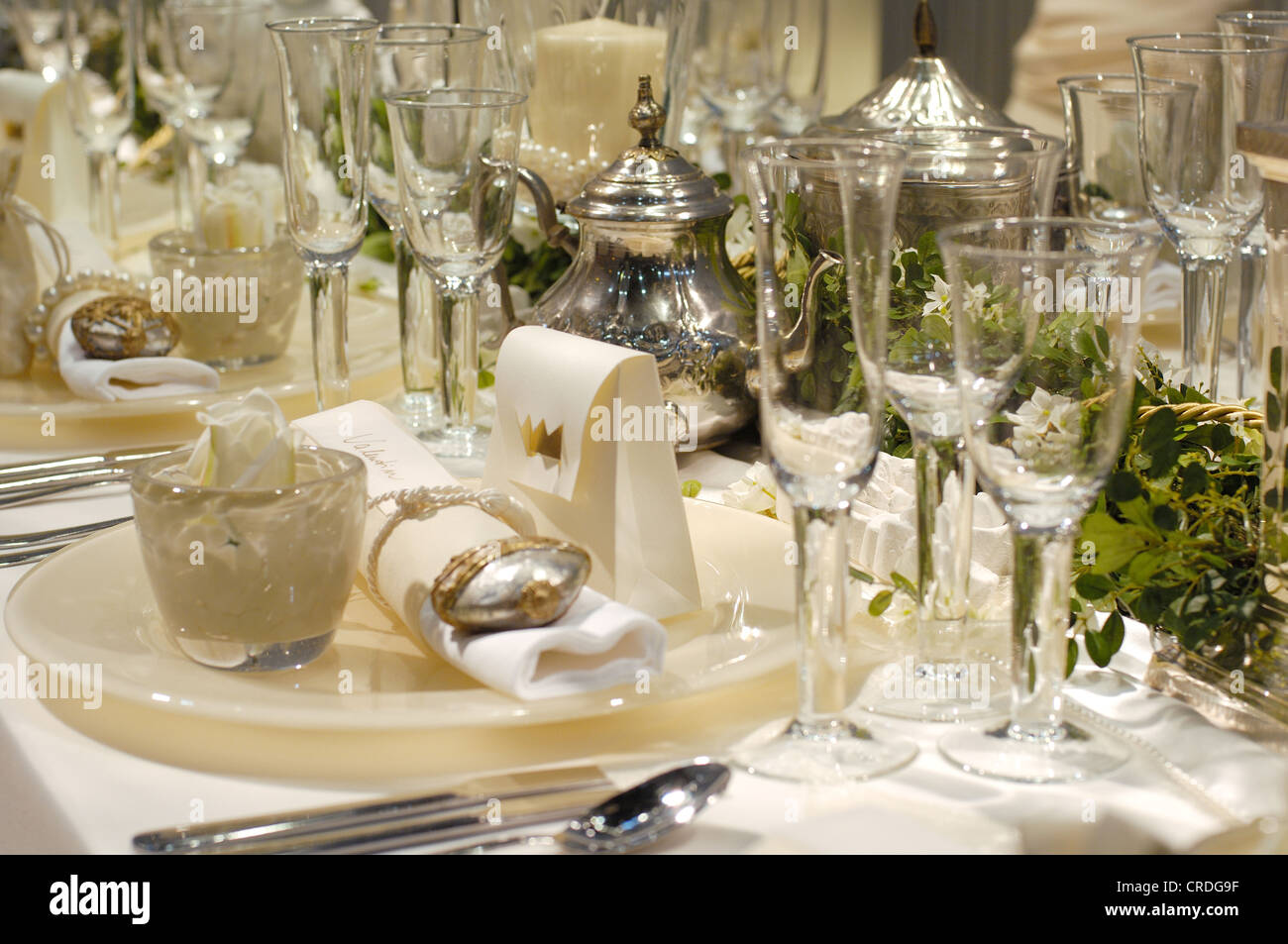 Ceremonial dining table hi-res stock photography and images - Alamy