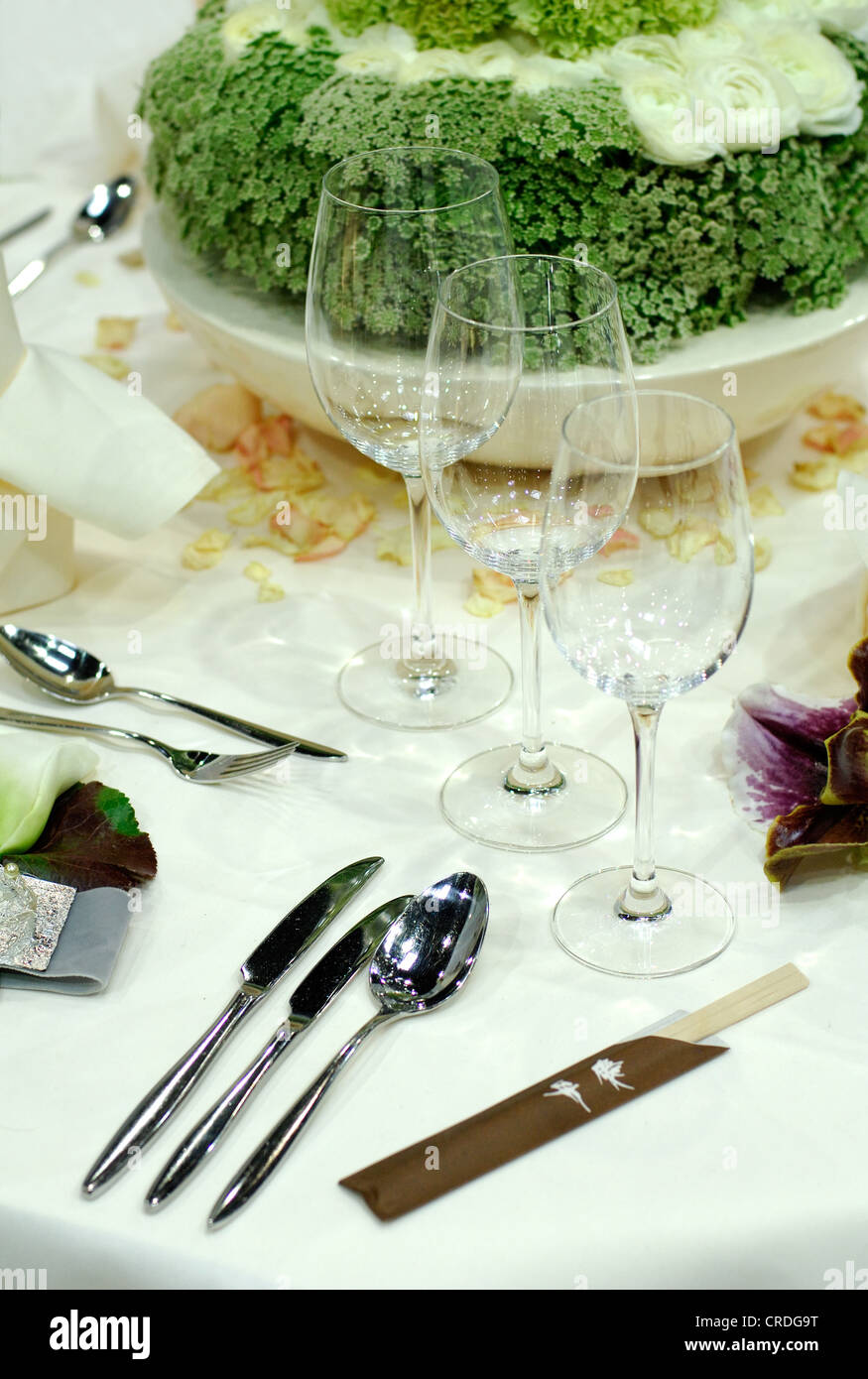 Sumptuous dinner party hi-res stock photography and images - Alamy