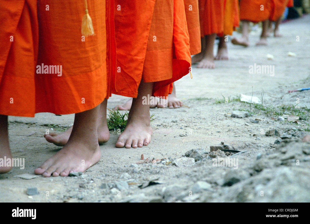 Barefoot buddhist monks hi-res stock photography and images - Alamy