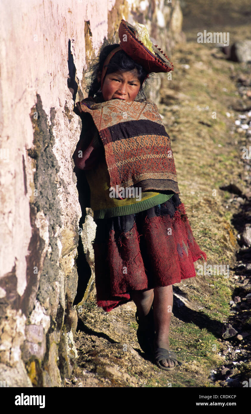 Quechua girl with traditional dress. Near Lares, Peru Stock Photo - Alamy