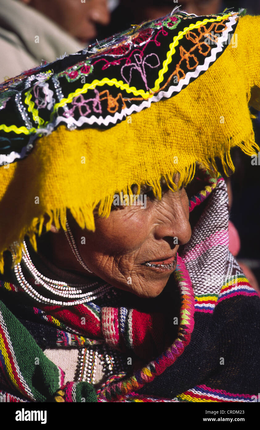 Quechua woman with traditional dress. Paucartambo, Peru Stock Photo - Alamy