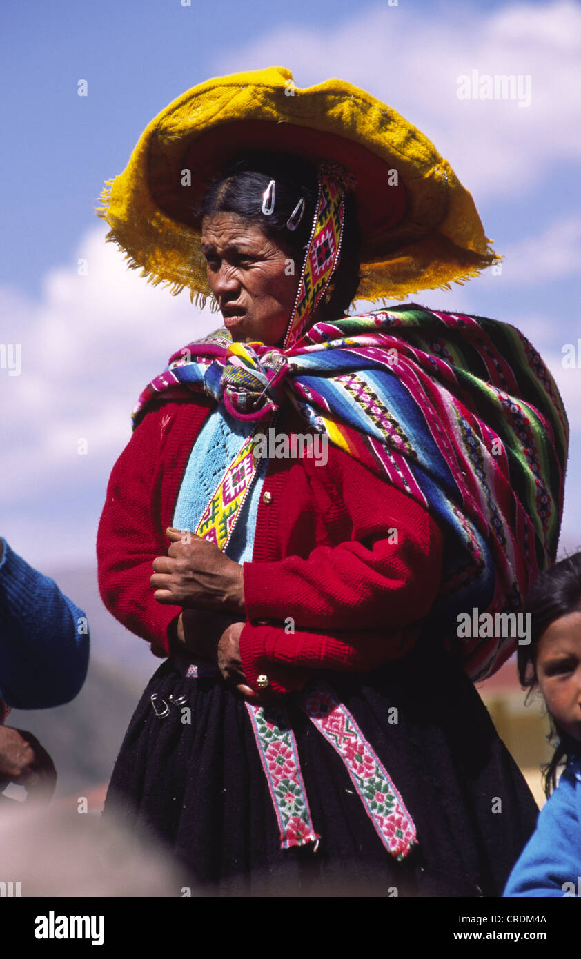 Quechua woman with traditional dress. Paucartambo, Peru Stock Photo - Alamy