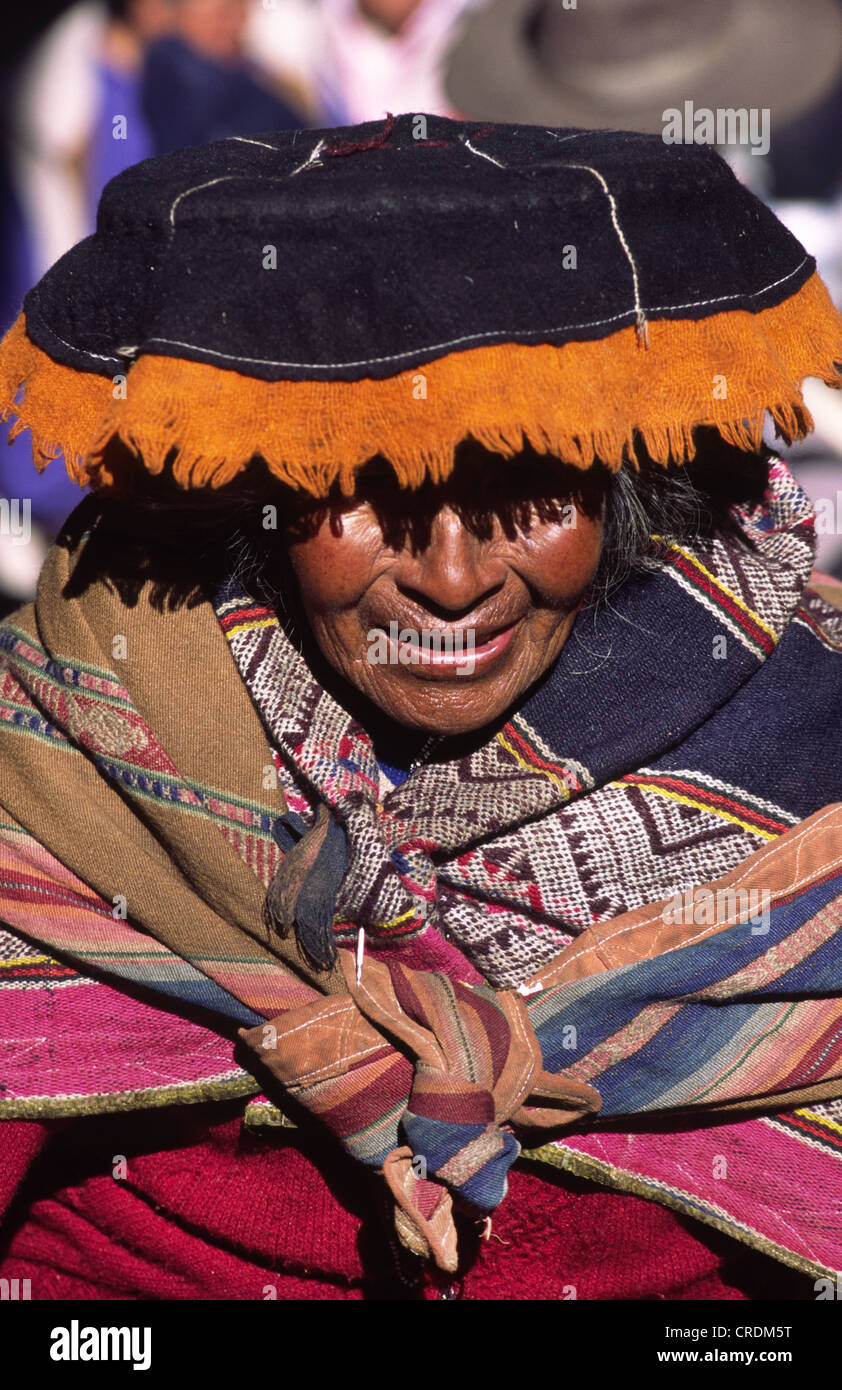 Quechua woman with traditional dress. Paucartambo, Peru Stock Photo - Alamy