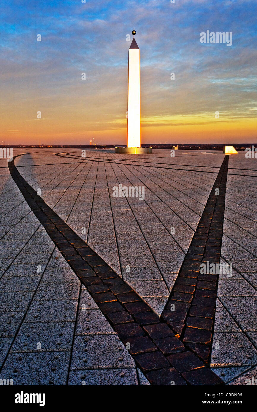Vertical sundial hi-res stock photography and images - Alamy