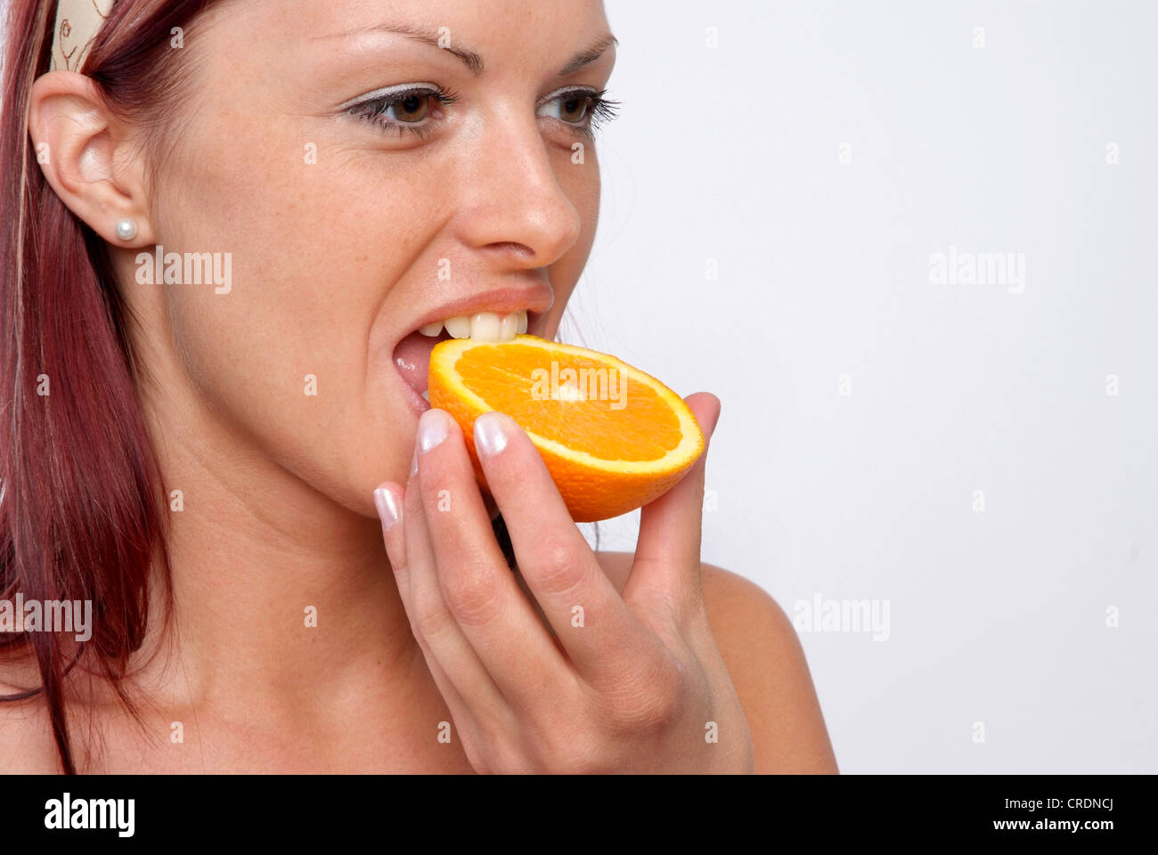 young woman eating an orange Stock Photo - Alamy