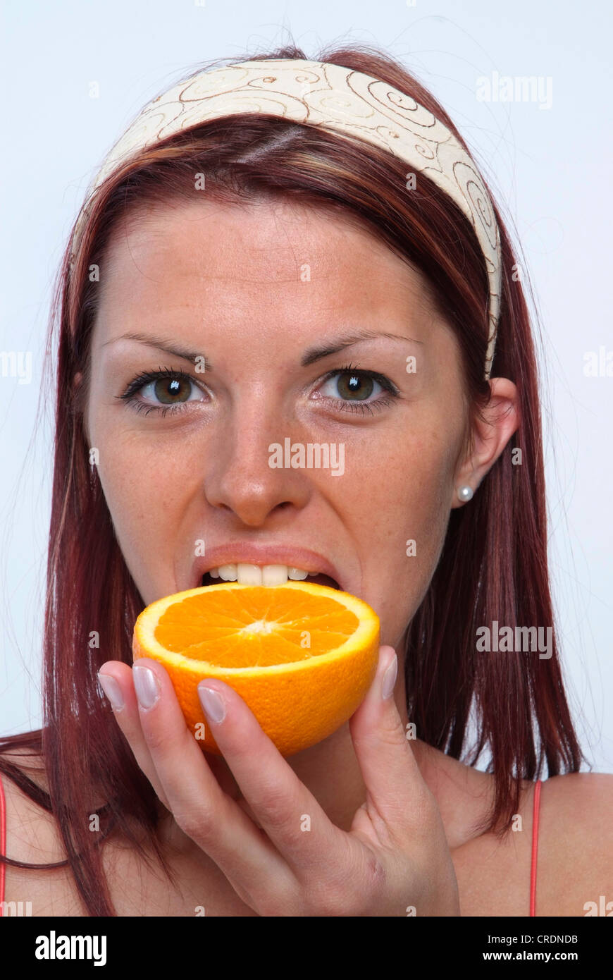 young woman eating an orange Stock Photo - Alamy