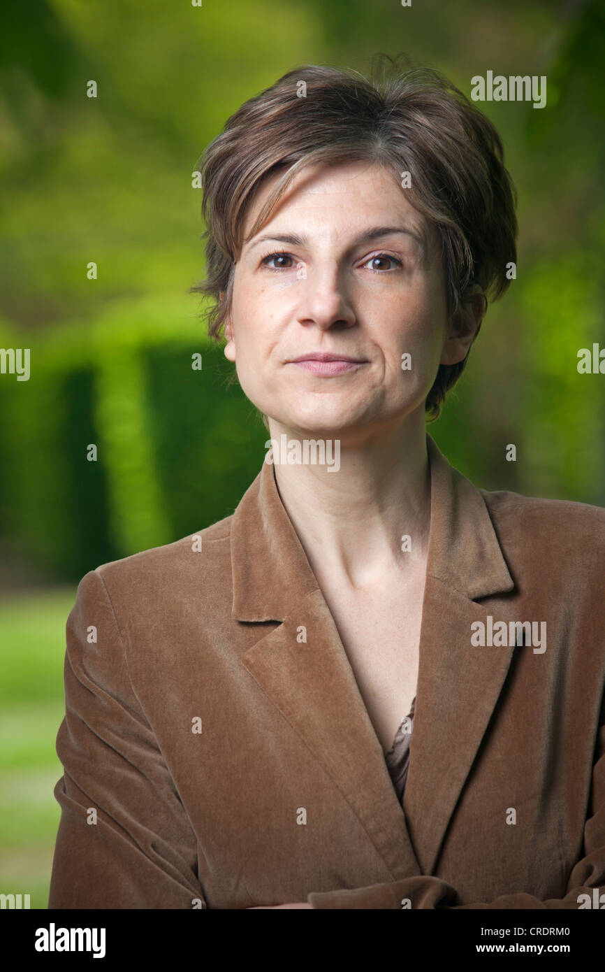 Portrait of a French businesswoman. Portrait d'une femme d'affaires ...