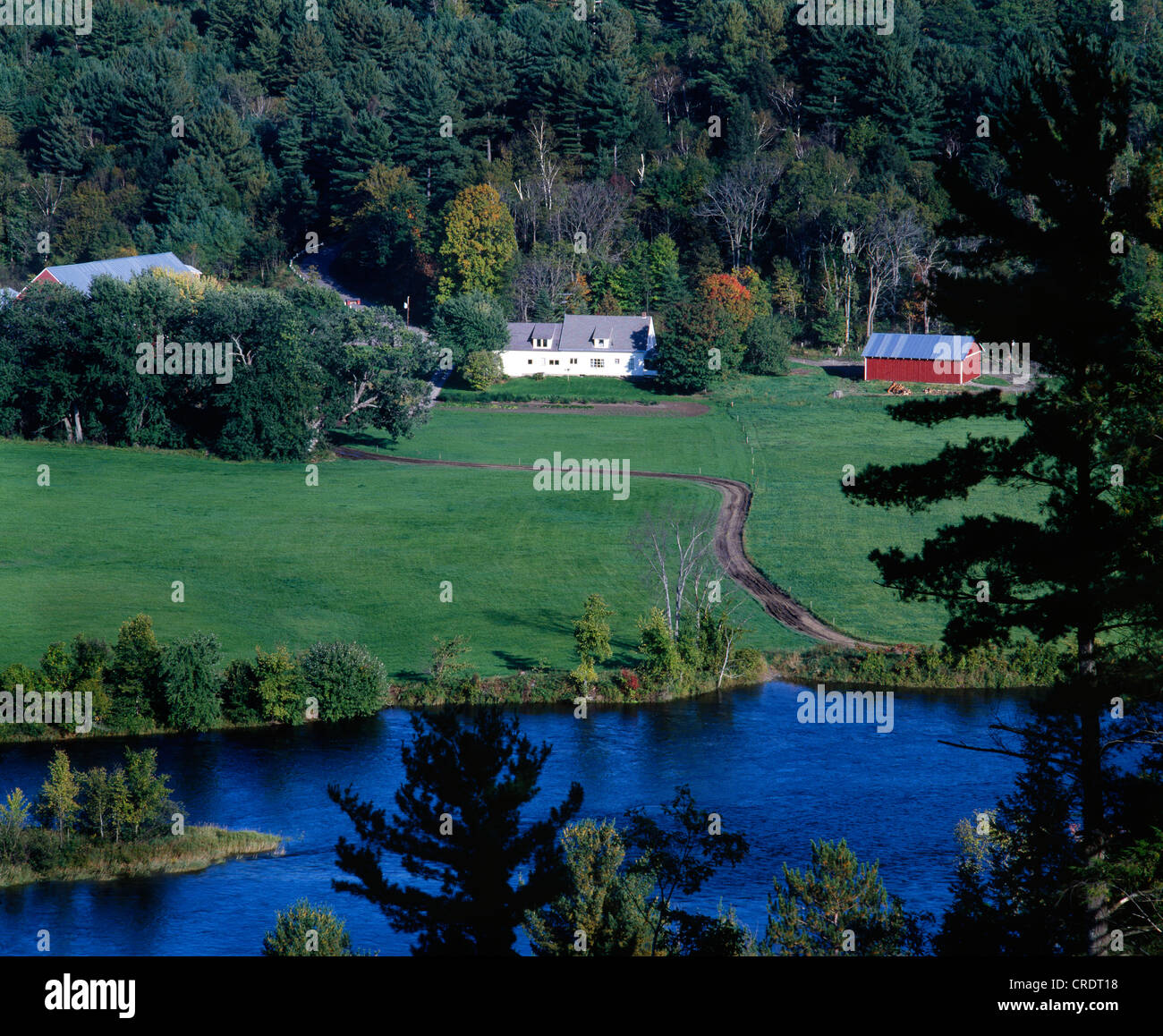 Red barn in new hampshire hi-res stock photography and images - Alamy
