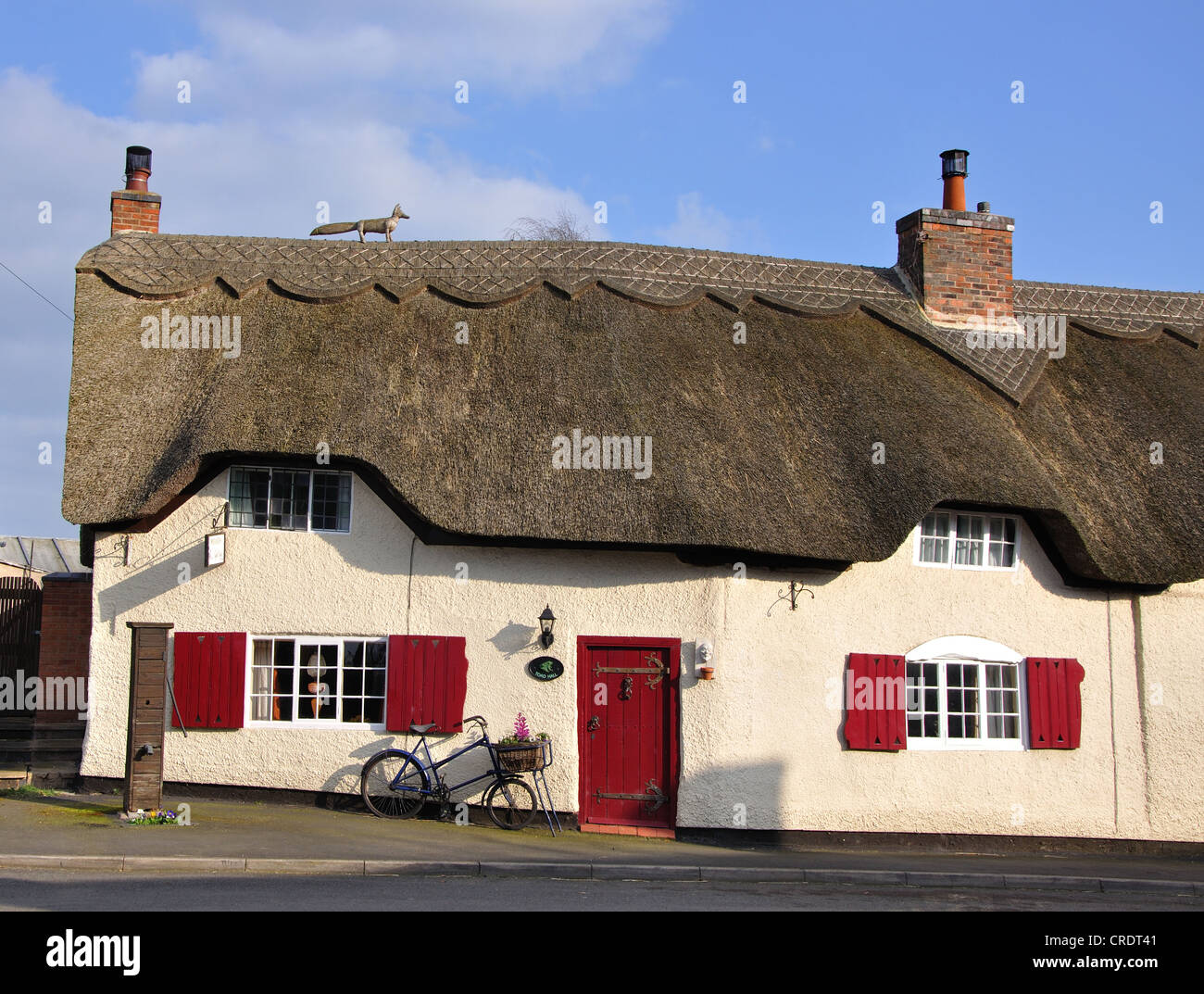 Thatch roof house color hi-res stock photography and images - Alamy
