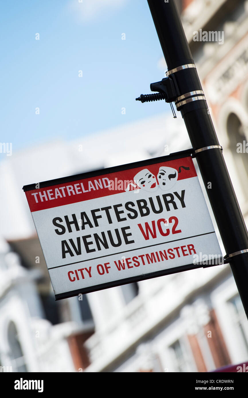 Shaftesbury Avenue street sign. London, England Stock Photo - Alamy