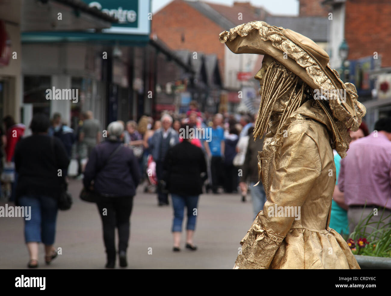 Street statue mime artist Stock Photo - Alamy