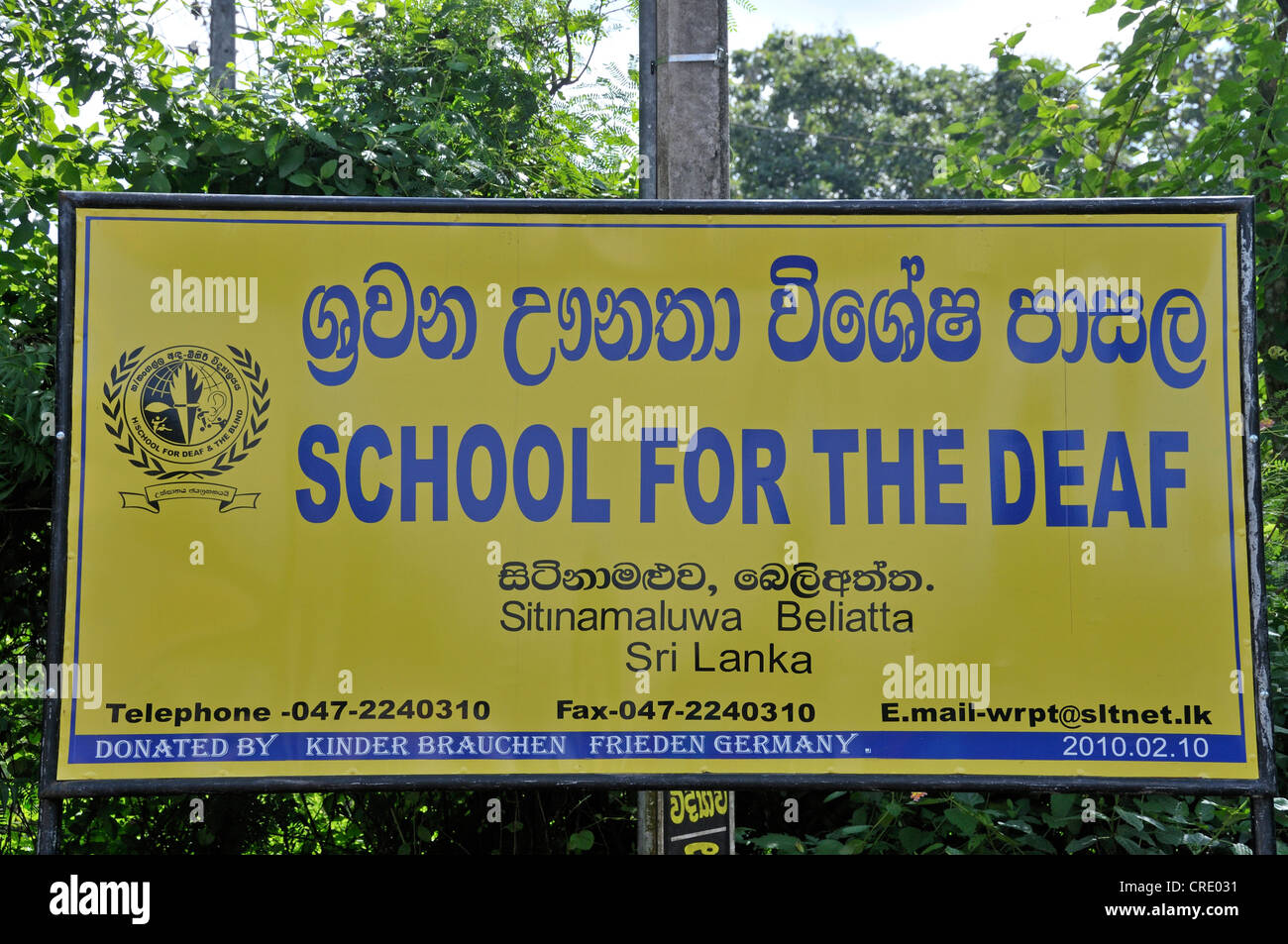 Bilingual school sign hi-res stock photography and images - Alamy