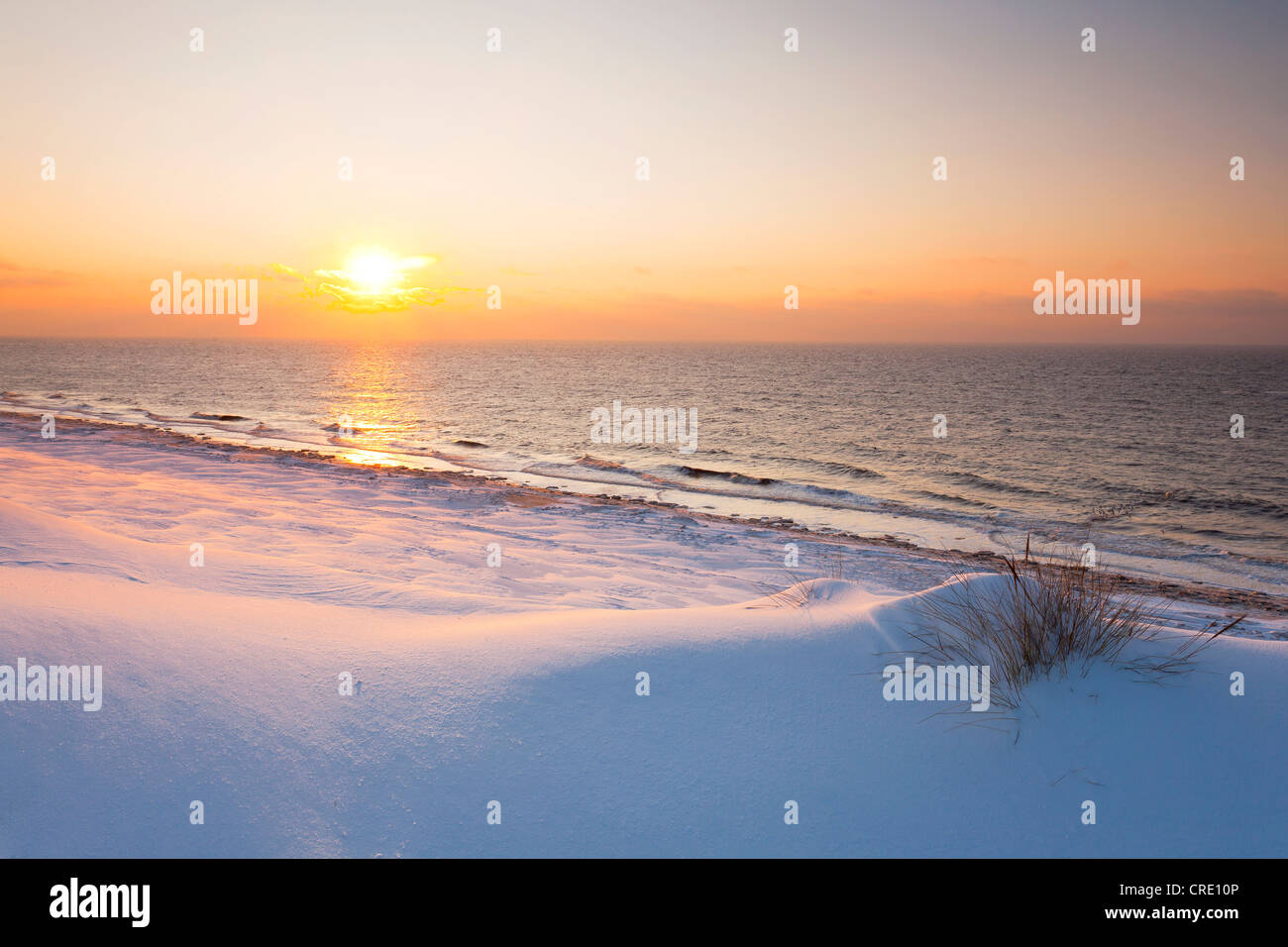 Sunset in winter with ice and snow, Sylt island, Schleswig-Holstein ...