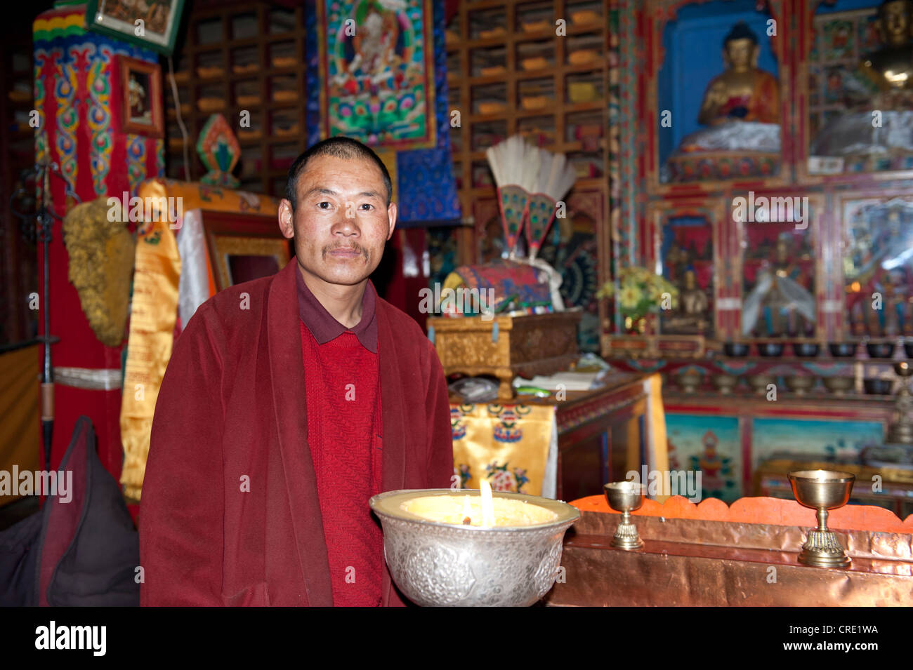 Tibetan monks monastery gompa tibetan hi-res stock photography and ...
