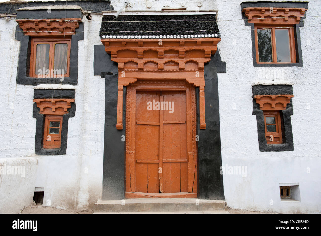 Tibetan Buddhism, door and windows of the monastery entrance, Sankar ...