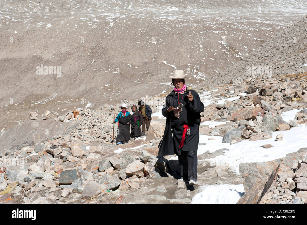 Tibetan Buddhist, pilgrim, ascend to the Dolma La Pass, pilgrimage ...