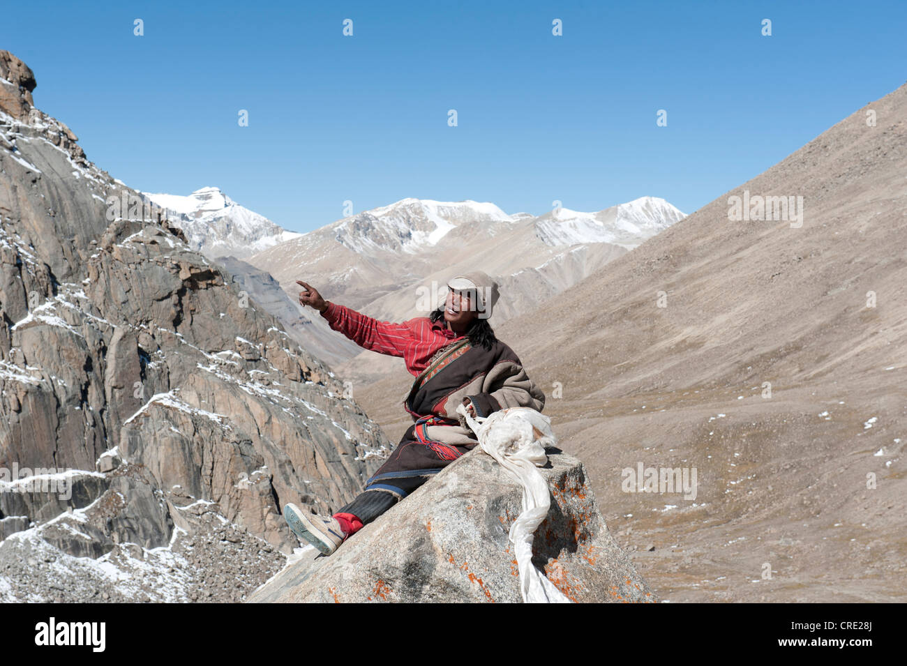 Tibetan Buddhist, pilgrim, ascend to the Dolma La Pass, pilgrimage ...