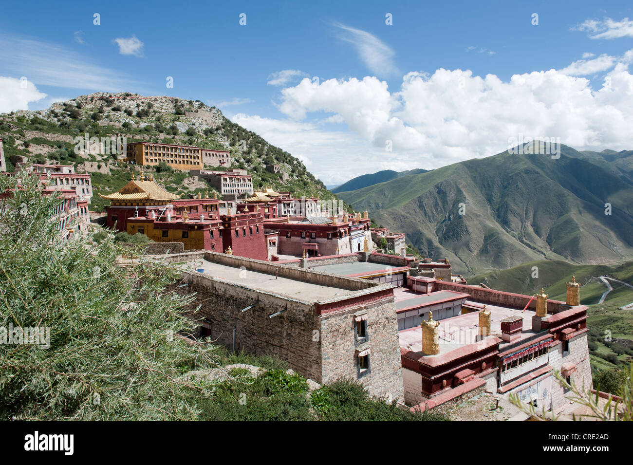 Tibetan Buddhism, Ganden monastery, large monastery complex on a ...