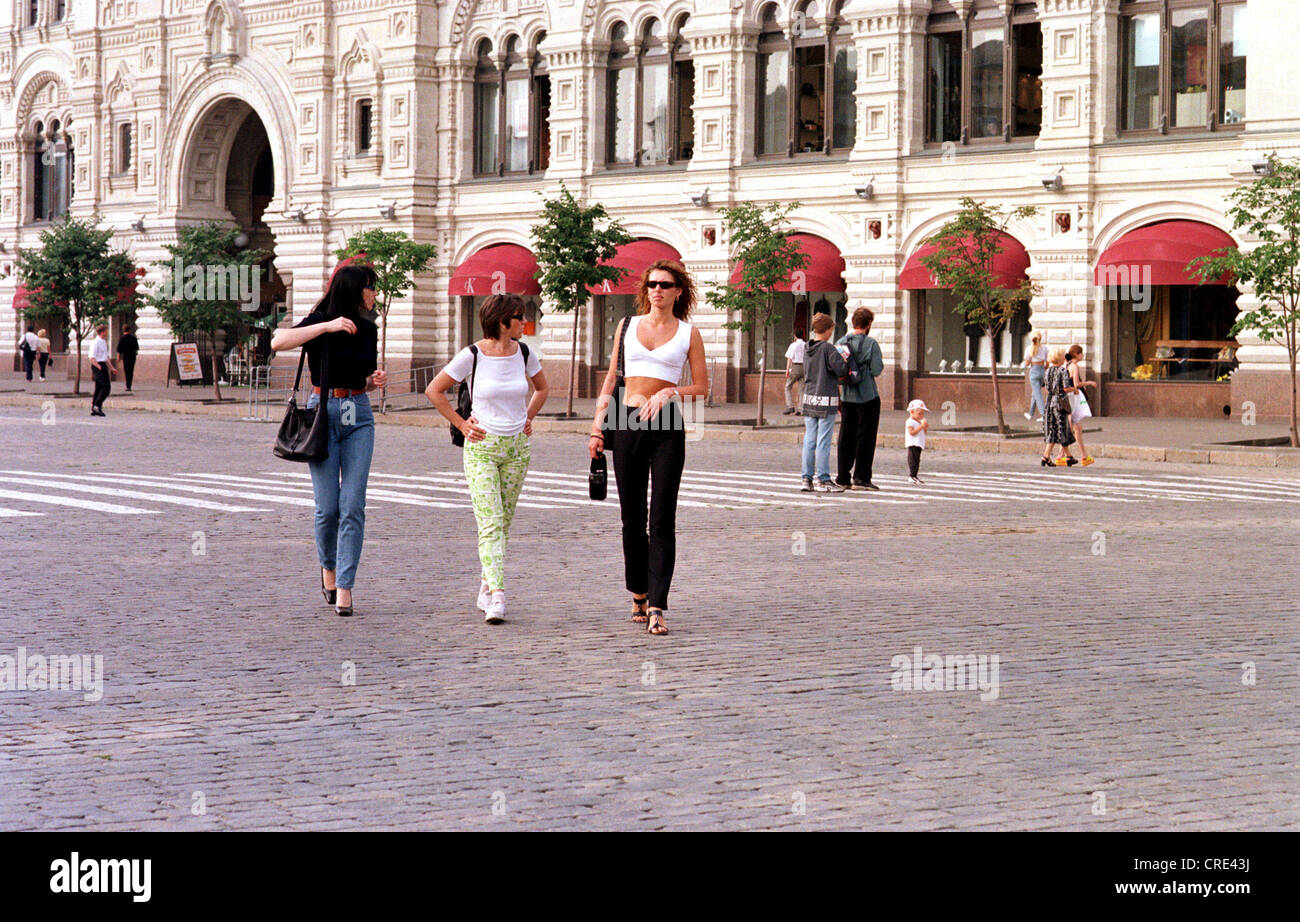 Moscow, three young women on Red Square Stock Photo - Alamy