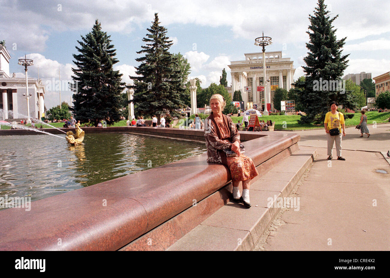 Moscow, fountain-Voelkerfreundschaft, All-Russian Exhibition Center ...