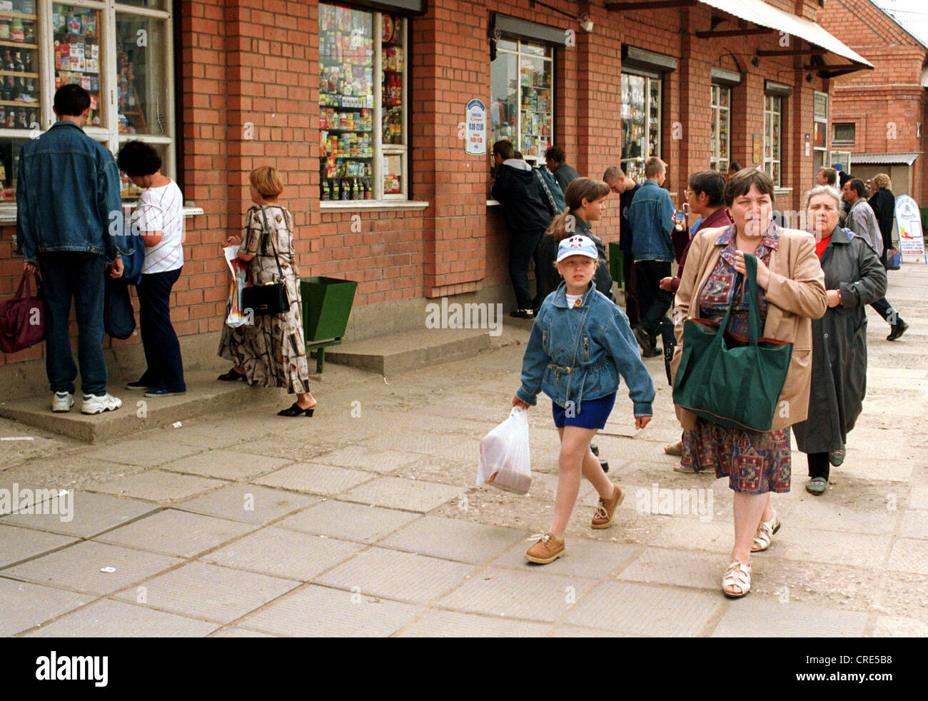 Shops child hi-res stock photography and images - Alamy
