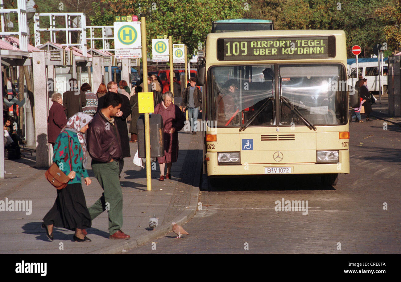 Zoo bus hi-res stock photography and images - Alamy