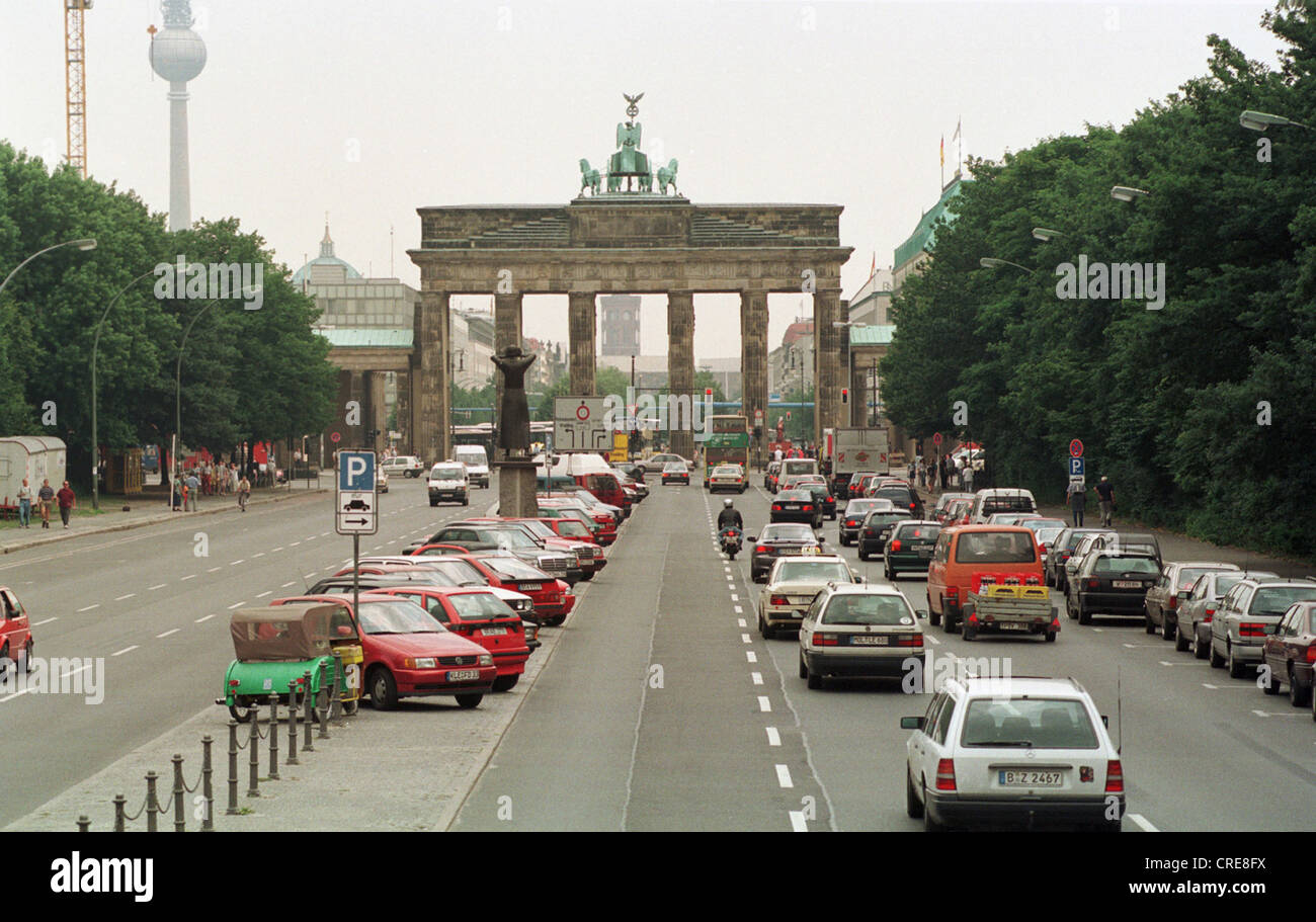 Car traffic on the streets of the 17th June, Berlin, Germany Stock ...