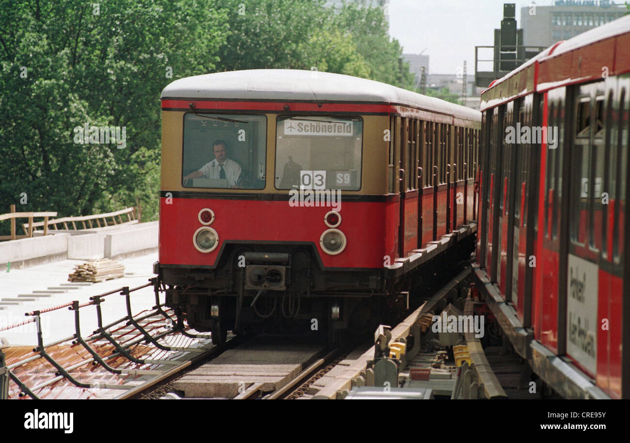 S bahn 9 hi-res stock photography and images - Alamy