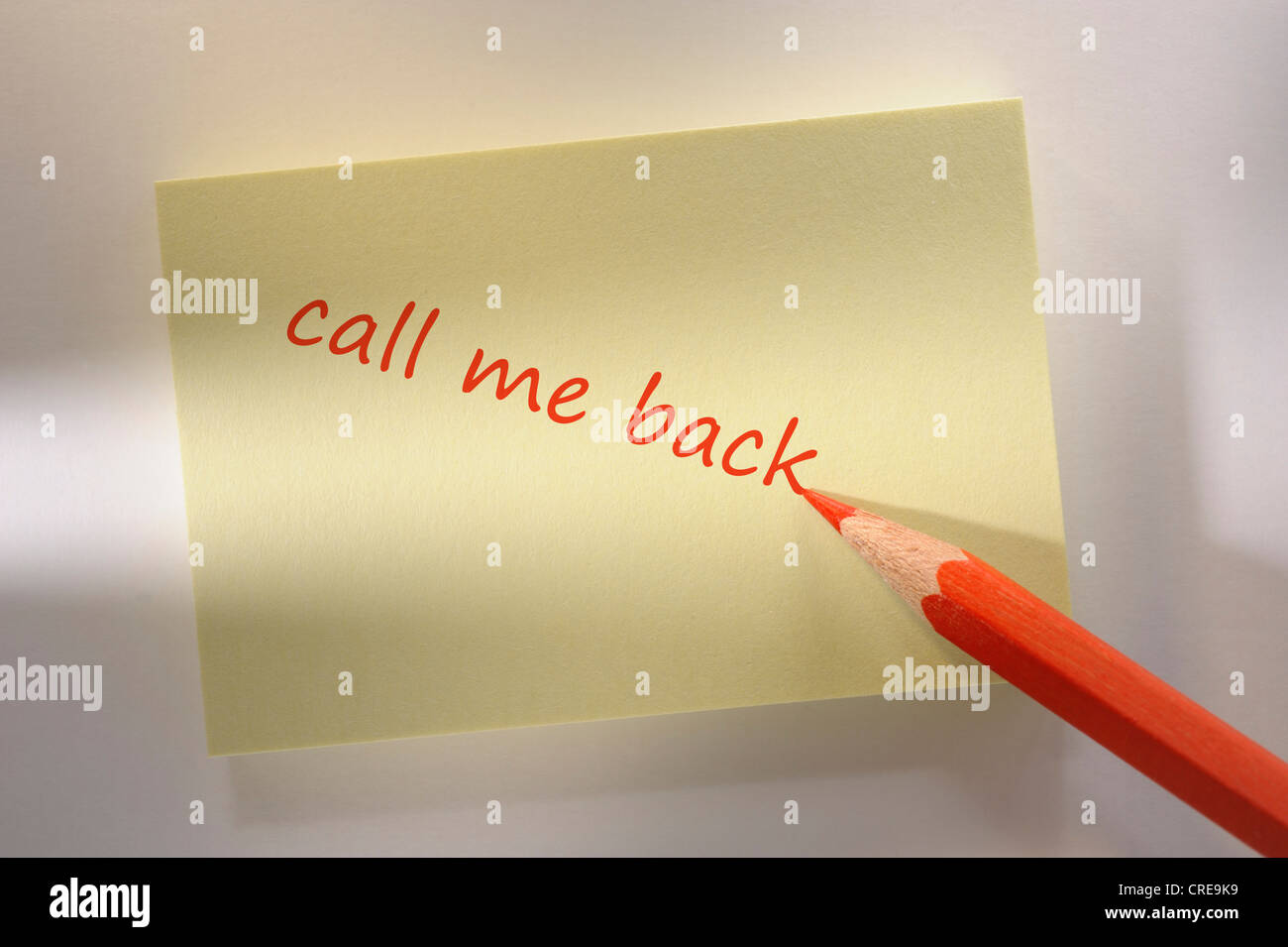 memo marked with call me back Stock Photo - Alamy