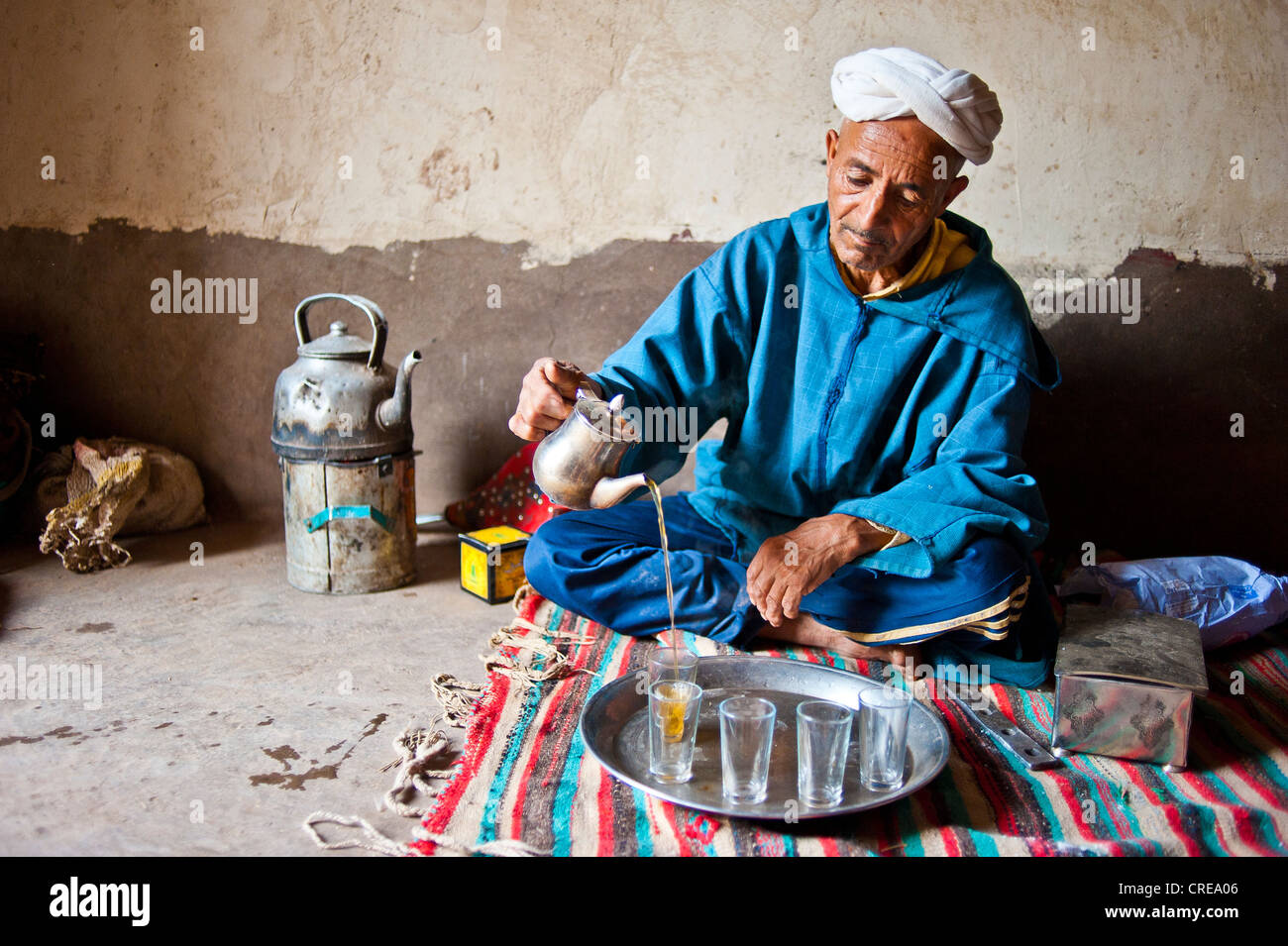 Old man sitting with rug hi-res stock photography and images - Alamy