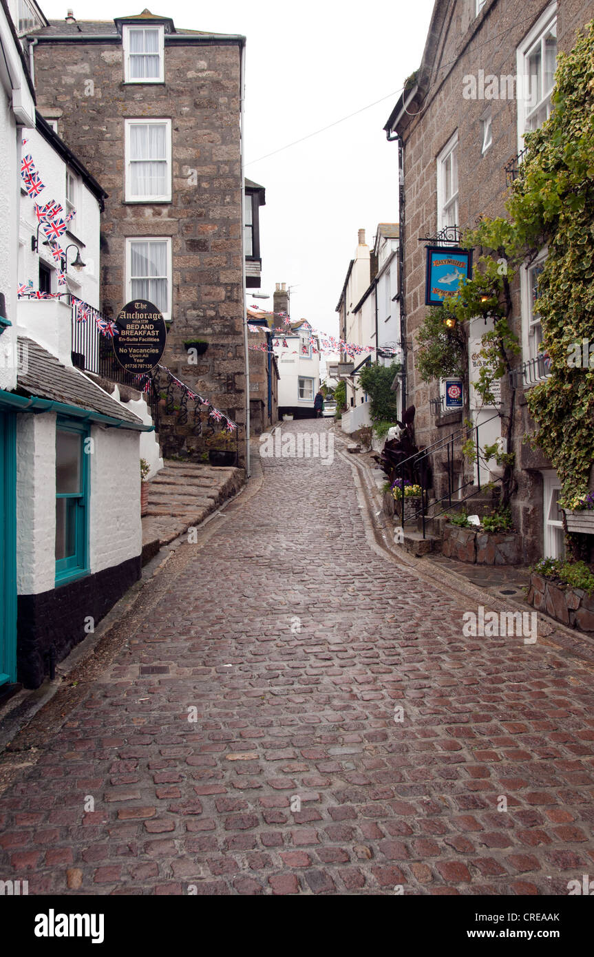 Cobbled street in the seaside town of St Ives in Cornwall Stock Photo ...