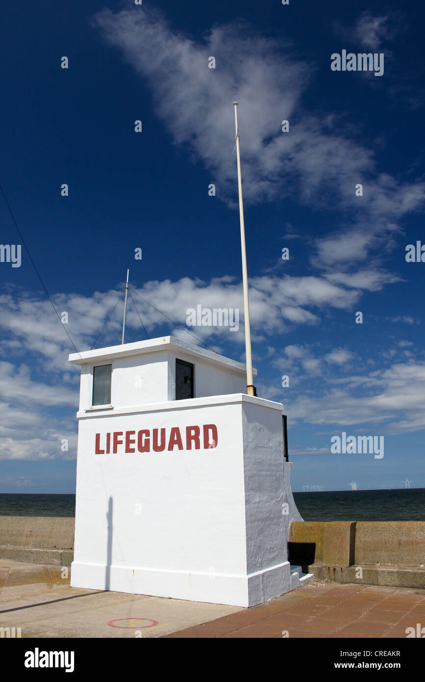 white lifeguard station Stock Photo - Alamy