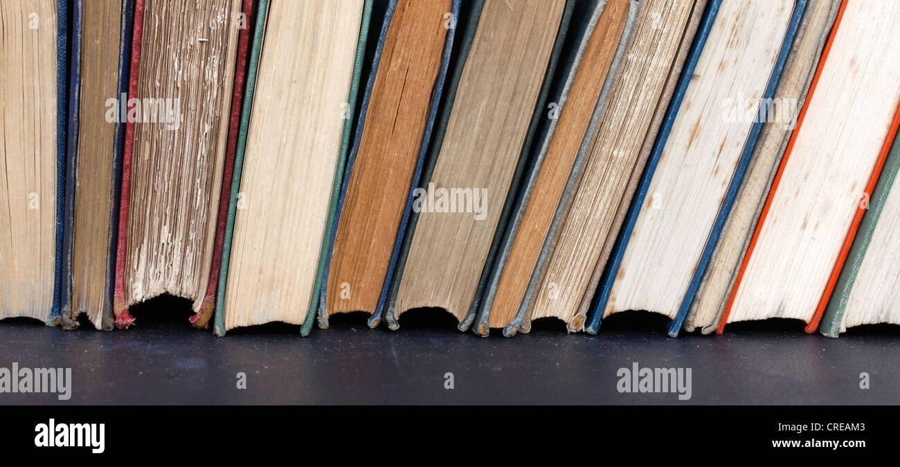 Hand books library old store hi-res stock photography and images - Alamy
