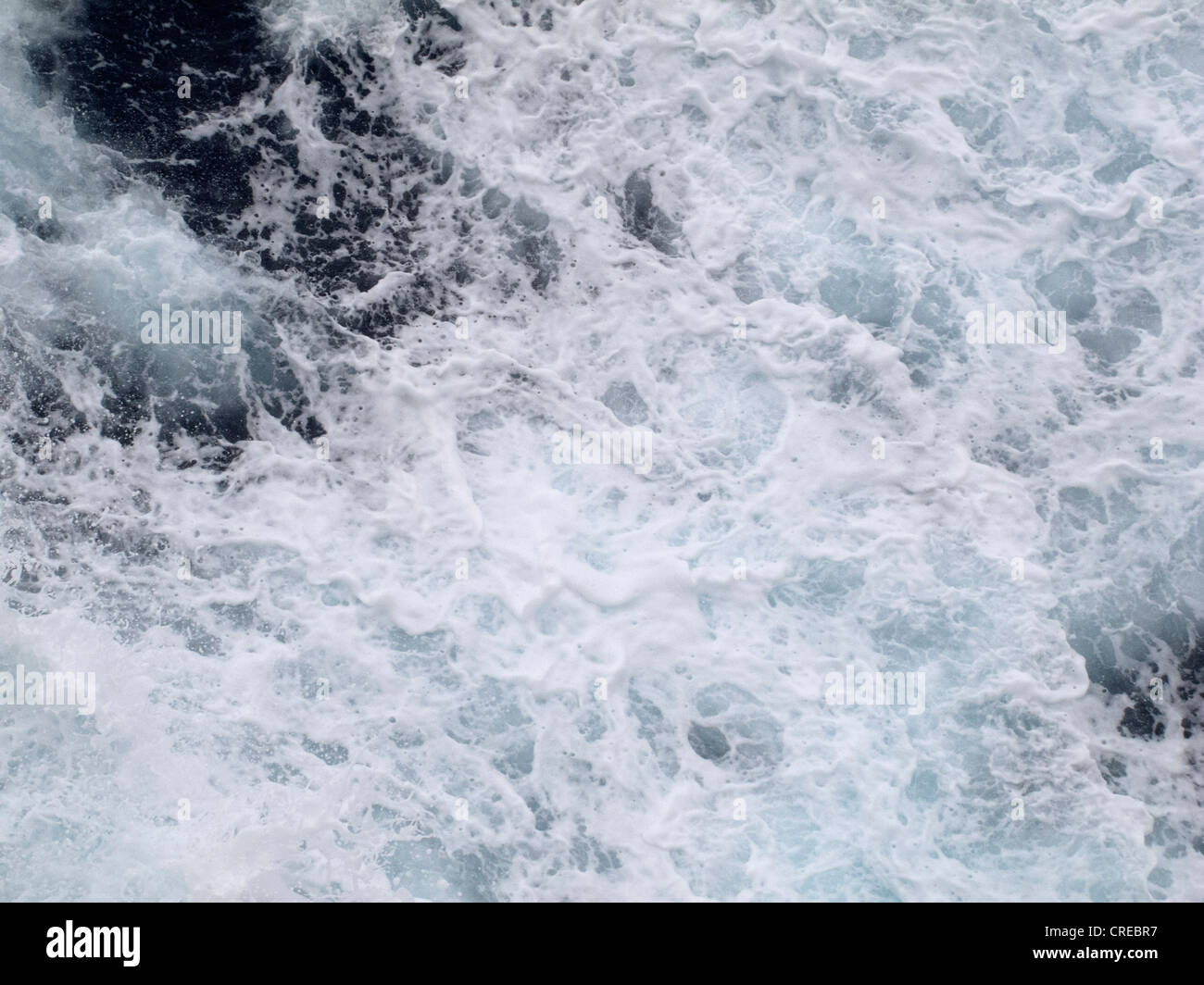 Atlantic ocean waves crash hi-res stock photography and images - Alamy