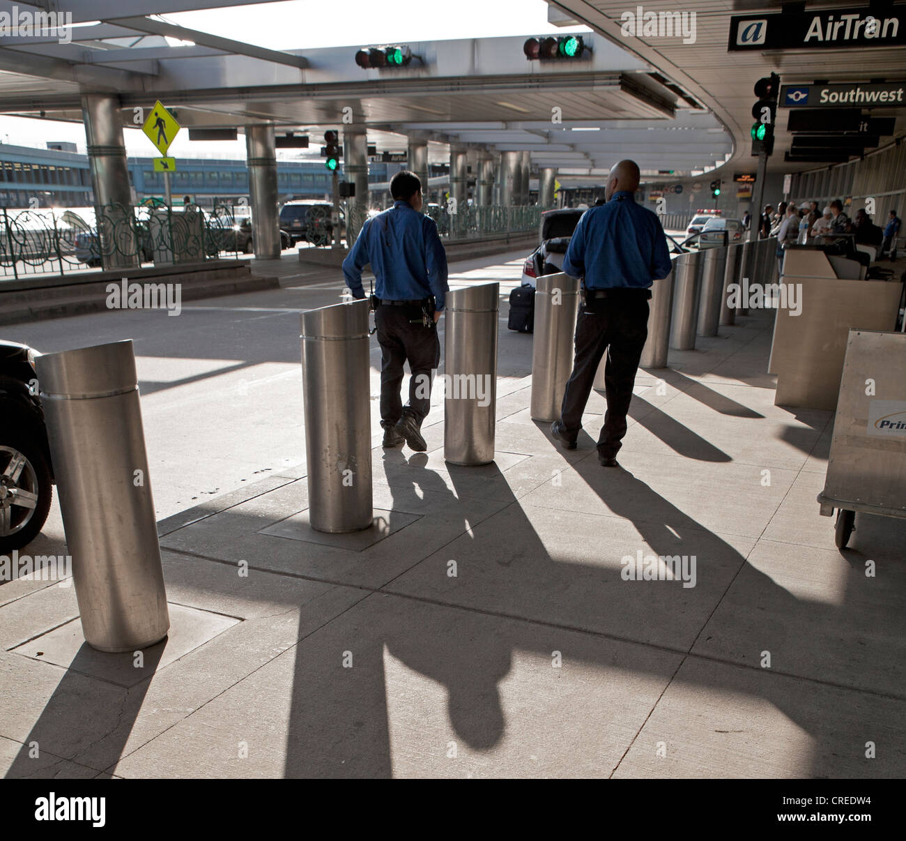 Laguardia airport security hi-res stock photography and images - Alamy