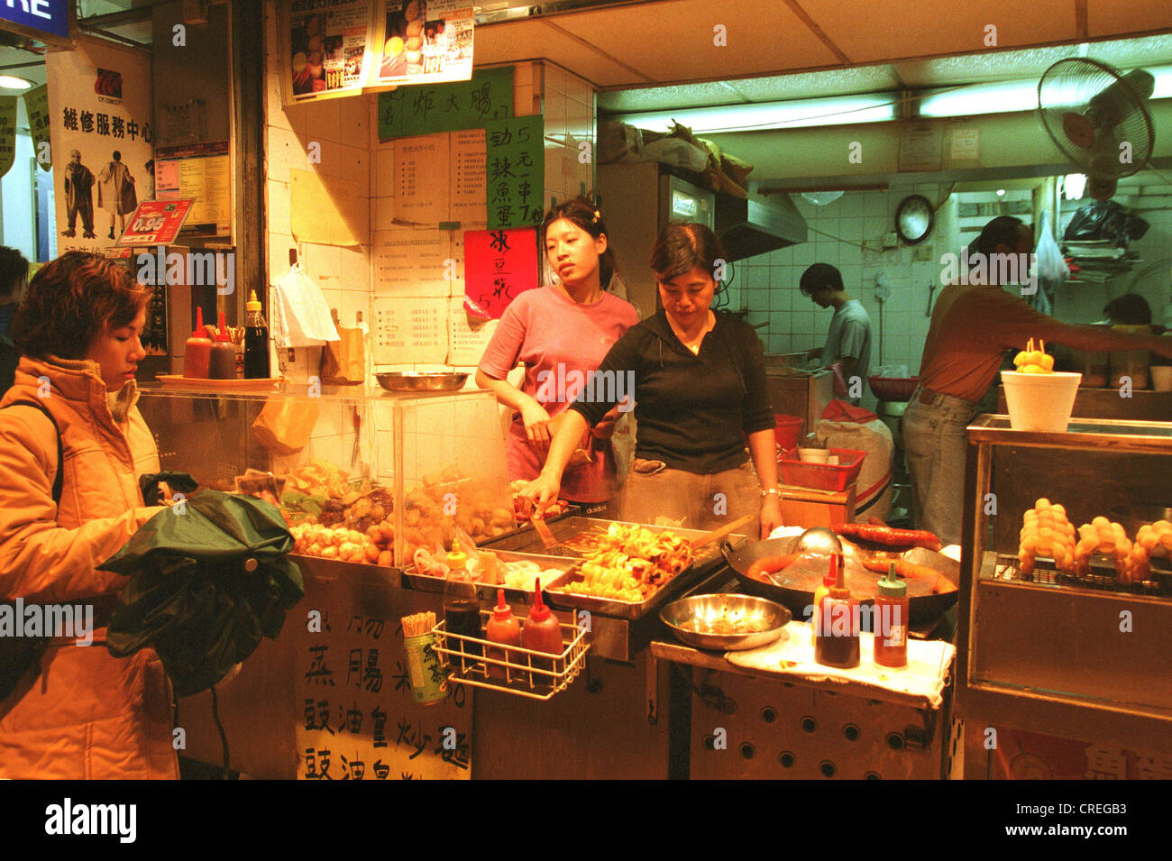 Food stall in the streets of Kowloon, Hong Kong Stock Photo - Alamy