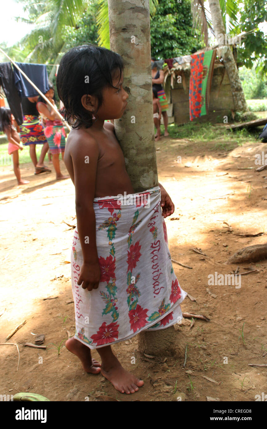 Embera Indian girl on the Sambu River, Panama, Darien, Rio Sambu Stock ...