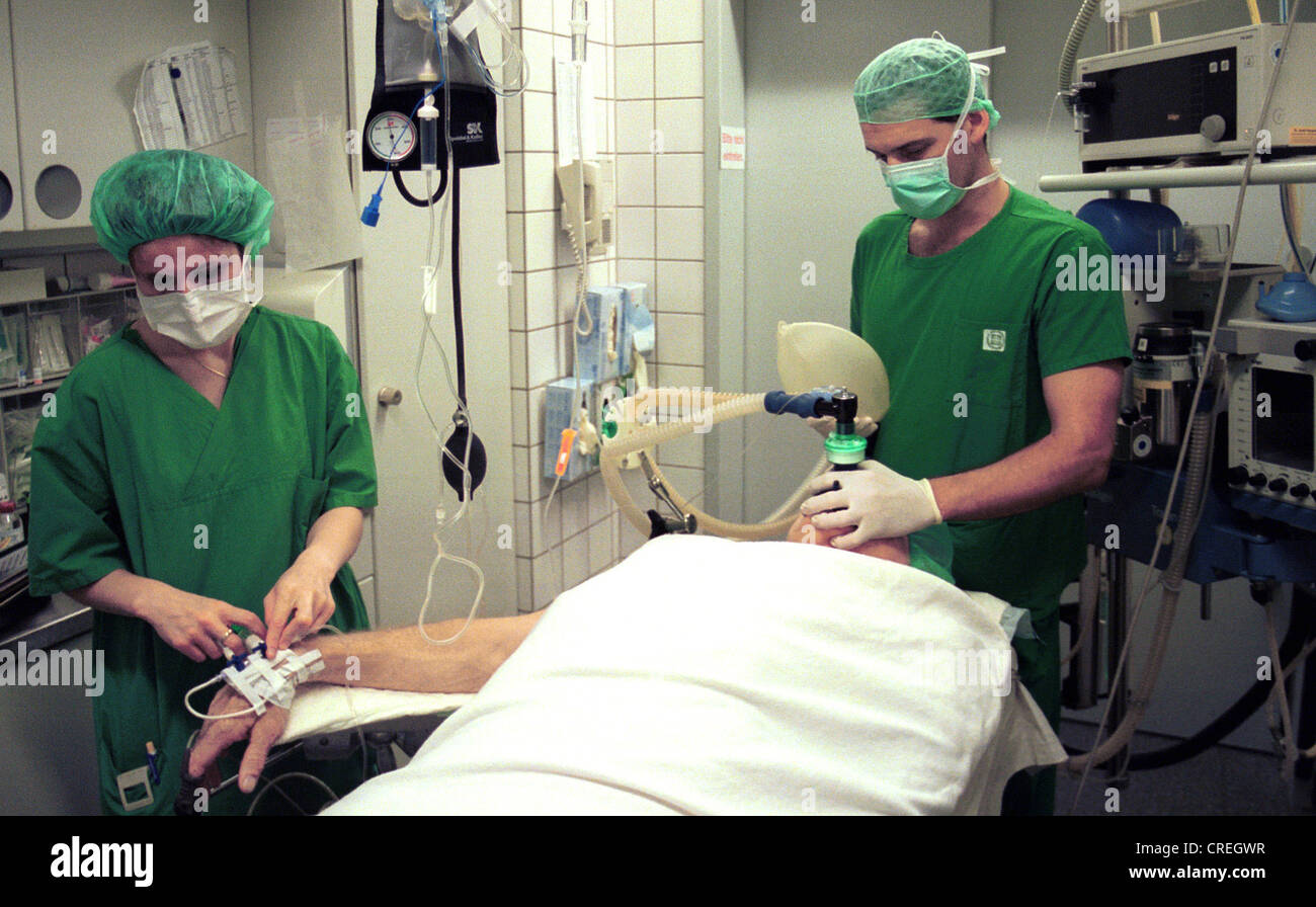 Anesthesiology induction hi-res stock photography and images - Alamy