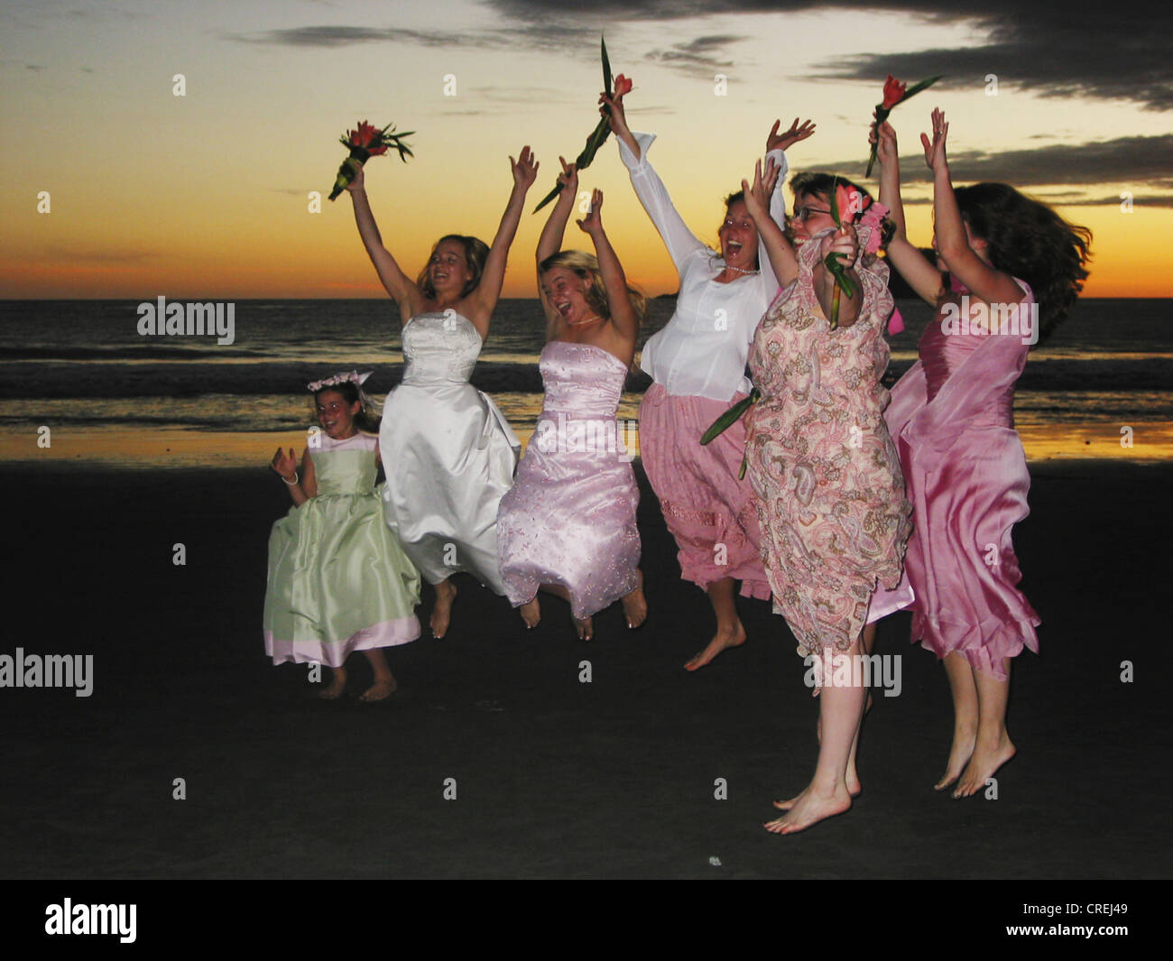 Costa rican women on beach hi-res stock photography and images - Alamy