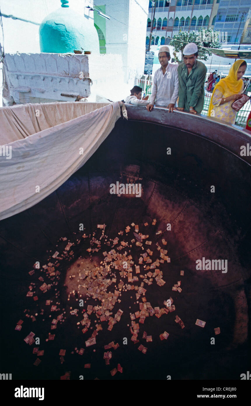 Khwaja moinuddin chishti hi-res stock photography and images - Alamy Khwaja moinuddin chishti hi-res stock photography and images - Alamy
