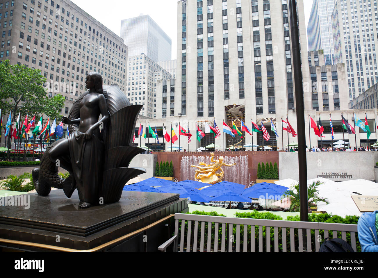 Sunken plaza hi-res stock photography and images - Alamy