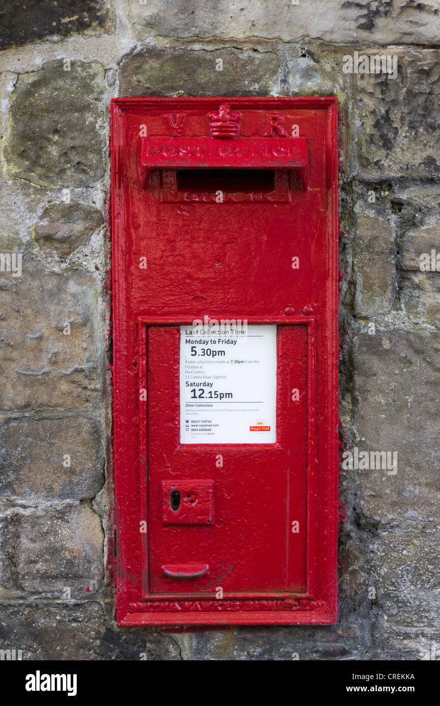 Victorian royal mail letter box hi-res stock photography and images - Alamy