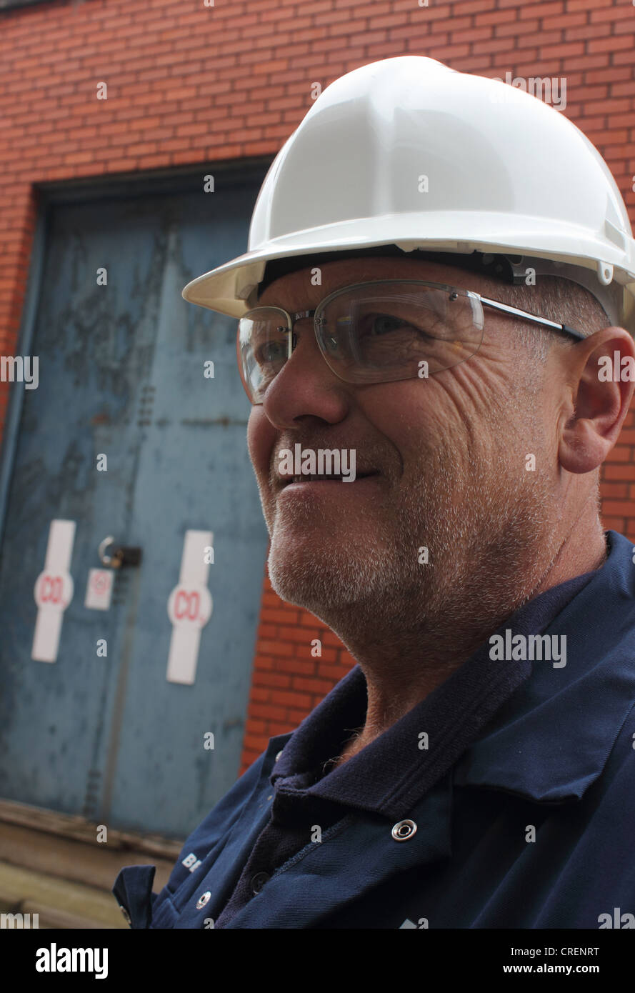 An engineer wearing safety glasses & hard hat, ppe Stock Photo - Alamy