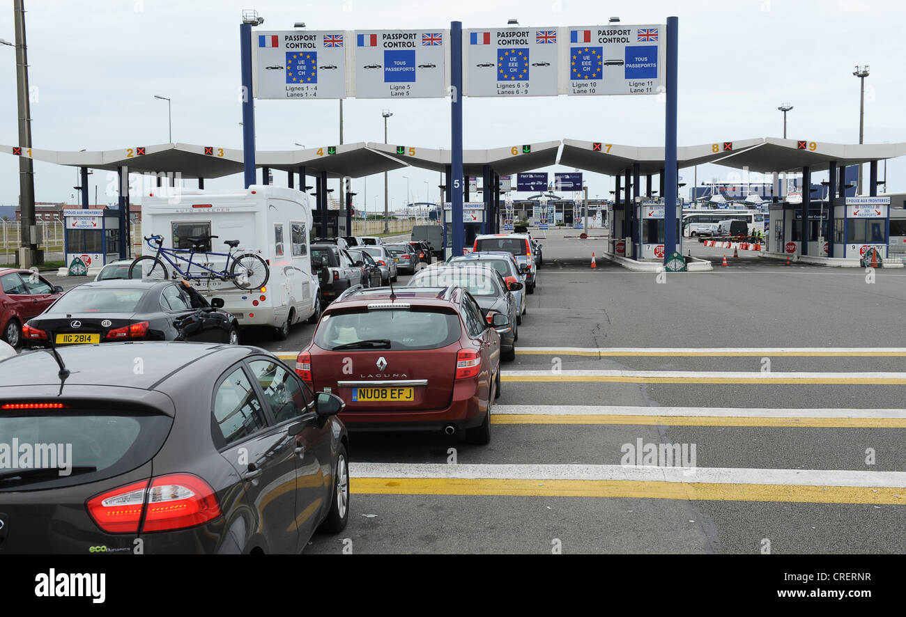 Vehicles queueing at British Passport Control in Calais with only 3 ...