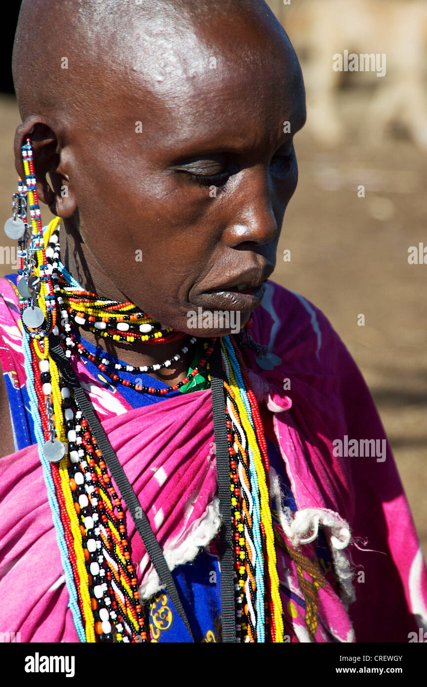 Portrait of an old Kenyan woman Stock Photo - Alamy