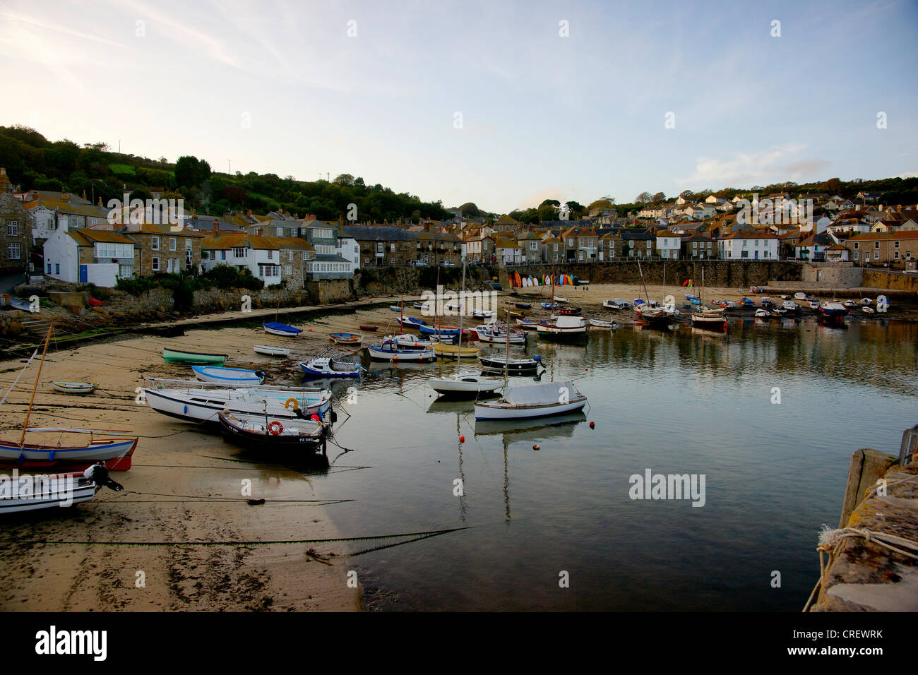 Views of the stunningly pretty Mousehole Stock Photo - Alamy