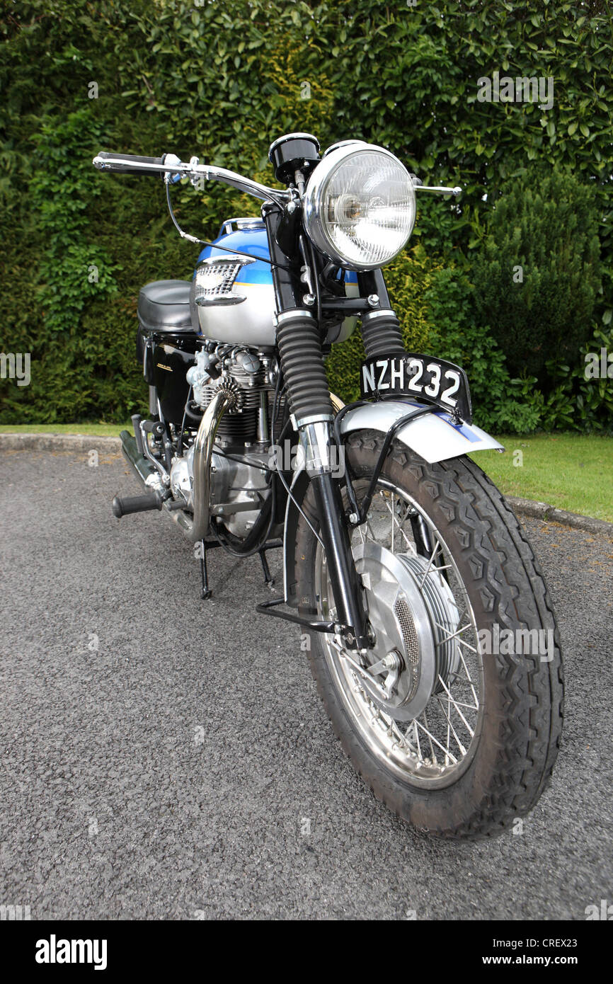 Triumph t120 motorcycle hi-res stock photography and images - Alamy