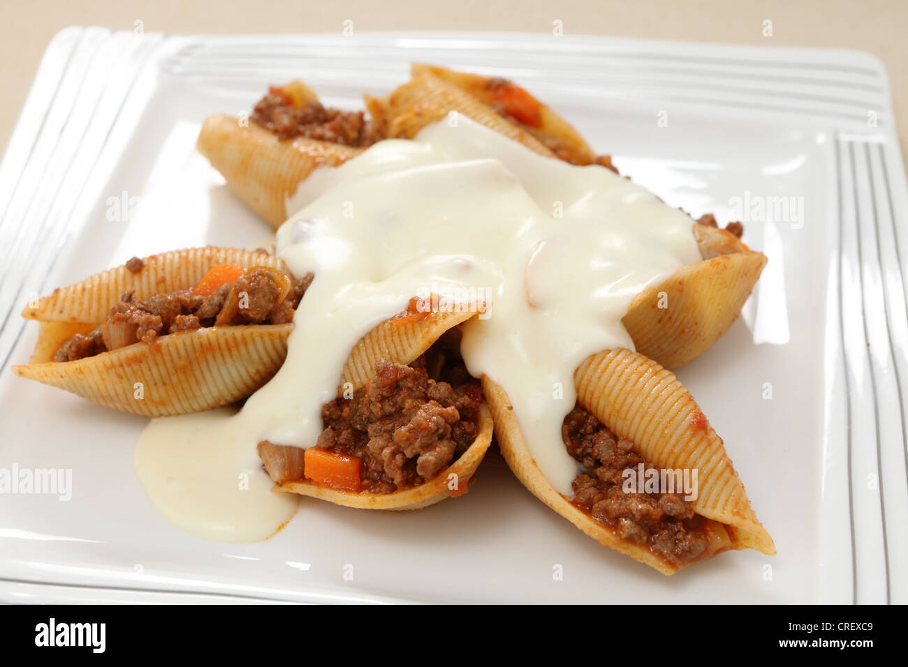 Pasta shells hi-res stock photography and images - Alamy